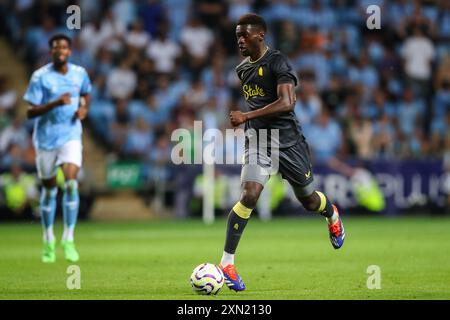 Tim Iroegbunam of Everton breaks with the ball during the Premier ...