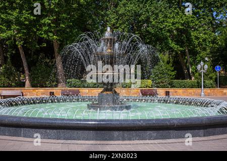 The Azneft Fountain at the Philarmonia Garden in Baku, Azerbaijan Stock ...
