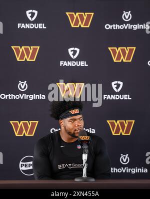 Washington Commanders defensive tackle Daron Payne, left, takes part in ...