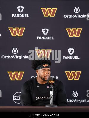 Washington Commanders defensive tackle Daron Payne, left, takes part in ...