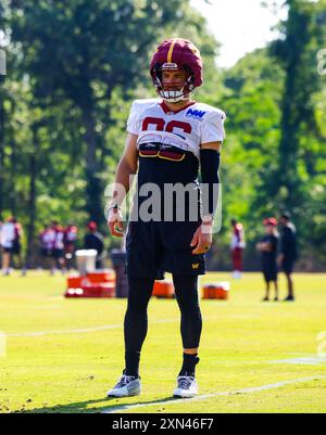 Washington Commanders tight end Zach Ertz (86) runs a route during an ...