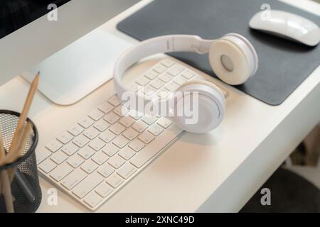 A work desk with Bluetooth headphones placed on it Stock Photo - Alamy