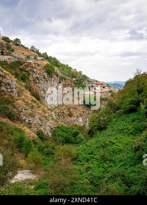 the breathtaking green panoramas that can be admired in Roccamandolfi ...