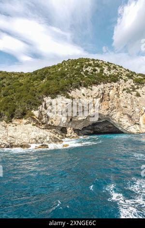Explore the Meganisi Papanikolis Sea Cave in Lefkada island Greece ...