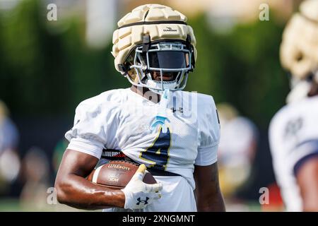 Notre Dame running back Jeremiyah Love (4) carries the ball in for a touchdown against Ohio ...