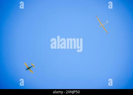 a small plane towing a glider for training Stock Photo - Alamy