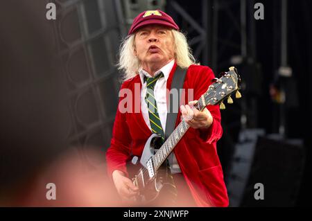 Angus Young von AC/DC live bei einem Konzert der 'Power Up'-Tour auf ...