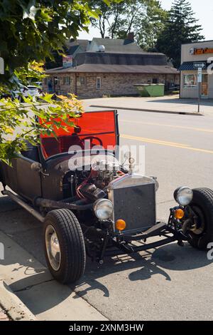 Hot rod on the beach in Caorle, near Venice - rockabilly cars - Roll e ...
