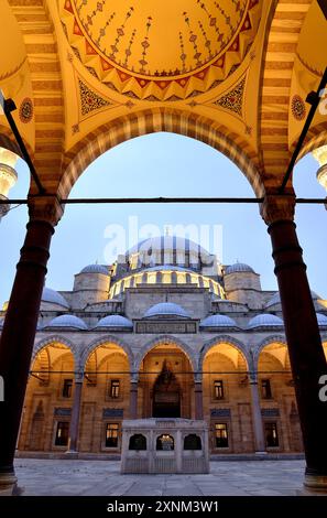 Suleimaniye Camii. Mosque of Suleiman, Istanbul, Turkey Stock Photo - Alamy