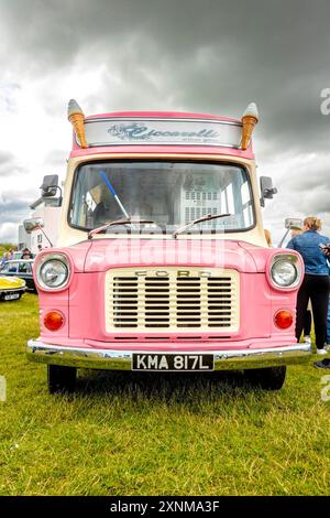 ciccarelli artisan gelato vintage Ford Transit ice cream van uk Stock ...