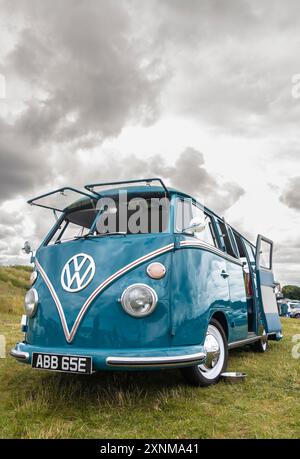 classic green blue vintage 1967 volkswagen VW splitty split screen ...