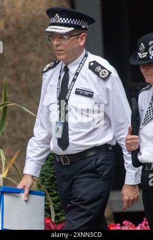 Metropolitan Police Assistant Commissioner Matt Twist (left) and Deputy ...