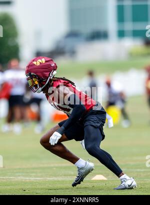 Washington Commanders safety Tyler Owens (18) rushes during an NFL ...