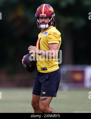 Washington Commanders quarterback Sam Hartman (15) passes as the New ...