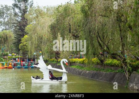 Filipinos riding a swan boat on Lake Burnham, a popular tourist spot in ...