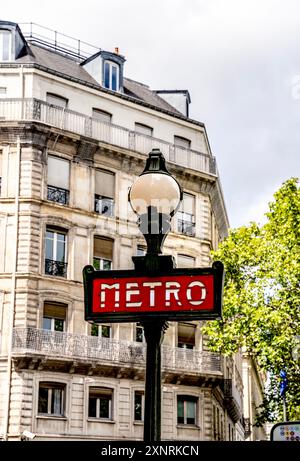 Vintage "Metro" (subway) red sign and globe street lamp post with light ...