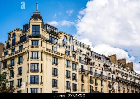 Zinc roof of traditional house,rue Saint Placide,Paris,France Stock ...