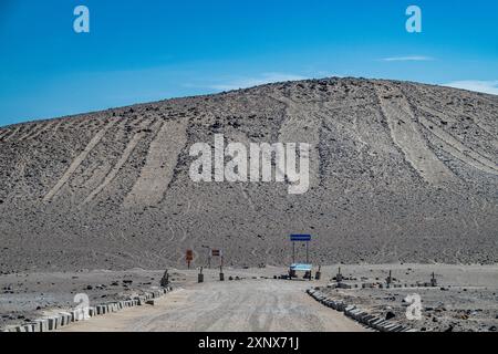 Nazca Peru atacama giant ancient geoglyph symbol illustration Stock ...