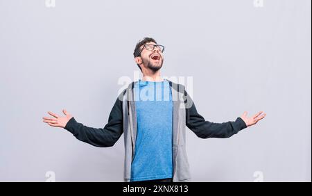 Desperate and angry person shouting with open arms, Angry people ...