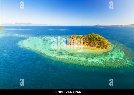 Sand Island off Chindonan Island, Calamian Islands, Coron, Palawan ...