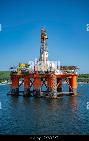 Transocean Leader oil platform at Invergordon during clear sky, side ...