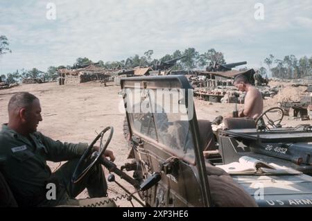 M110 8 inch self propelled howitzer tank military Stock Photo - Alamy