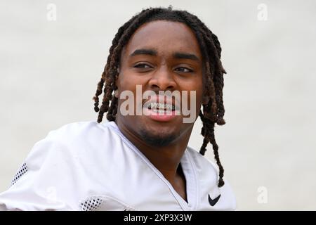 Syracuse running back LeQuint Allen (1) celebrates after scoring on a ...