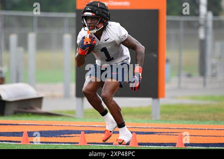 Syracuse running back LeQuint Allen runs a drill at the NFL football ...