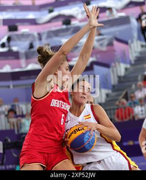 PARIS, FRANCE - AUGUST 5: Juana Camilion of Spain chases Elisa Mevius ...