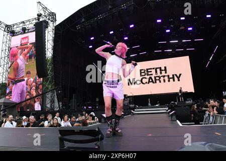 BRIGHTON, ENGLAND - AUGUST 03: Beth Ditto performing at Brighton Pride ...
