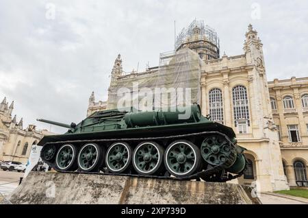 The SAU-100 Tank in front of the Museo de la Revolucion in downtown La ...