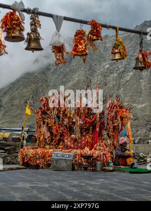 July25th2024, Himachal Pradesh, India. Religious red cloths (chunri ...