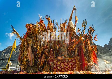 July25th2024, Himachal Pradesh, India. Religious red cloths (chunri ...