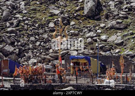 July25th2024, Himachal Pradesh, India. Religious red cloths (chunri ...