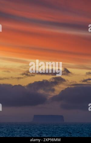 Impression of a beautiful sunset over the Bransfield strait in ...