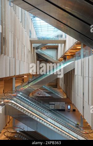 Paris, Metro M14 Station St-Denis Pleyel, Architekt Kengo Kuma, 2024 ...