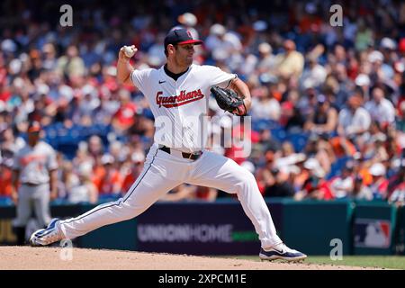 Cleveland Guardians pitcher Gavin Williams (32) throws during the ...