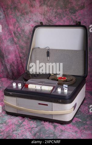 Philips Continental 1960s Reel-to-Reel Tape Recorder Stock Photo - Alamy