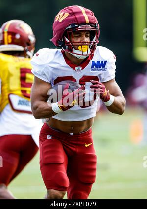 Washington Commanders running back Austin Ekeler (30) works out during ...
