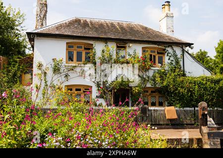 Lock keeper's cottage at Foxton Locks on the Grand Union Canal, Foxton ...
