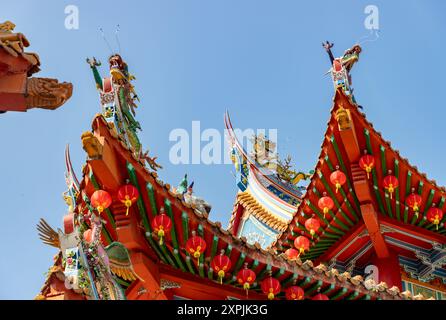 A close-up picture of the colorful Thean Hou Temple Stock Photo - Alamy