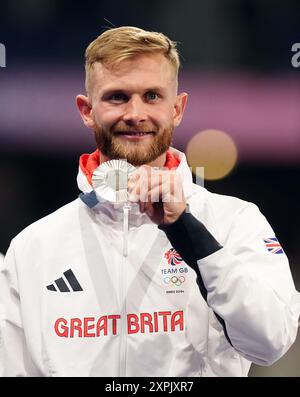 Great Britain's Josh Kerr with his silver medal following the Men's ...