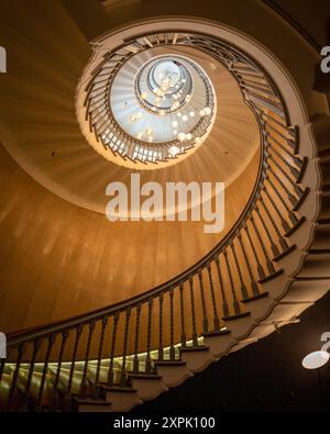 The Cecil Brewer Staircase, Heals Department Store Stock Photo - Alamy