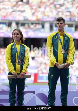 Bronze medalists Jemima Montag and Rhydian Cowley of Australia pose ...