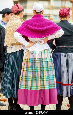 Basque dances and regional costumes, Olentzero, Christmas, Town hall ...