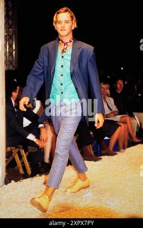 Luke Flynn, amerikanischer Jungschauspieler und Dressman, neben ...