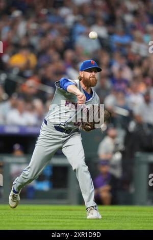 New York Mets' Paul Blackburn pitches during the second inning of a ...