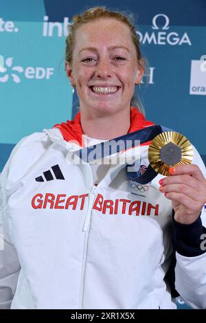 Great Britain's Eleanor Aldridge with her gold medal following the ...