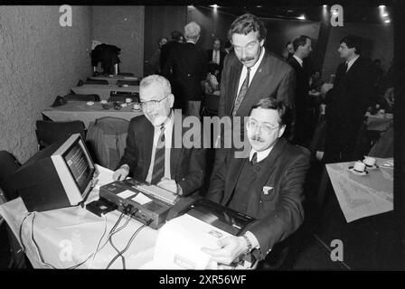 Doctors behind computer (MSD), Computers, MSD, 05-02-1987, Whizgle ...