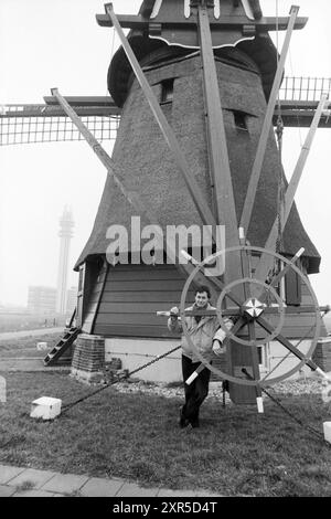 Pieter Hamman at the Penningsveer mill, Persons, Haarlemmerliede ...